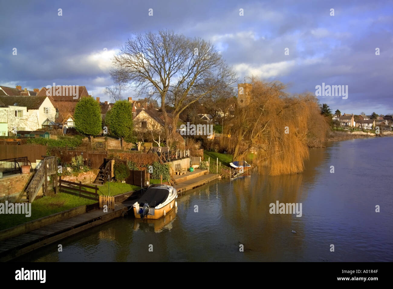 england warwickshire valley of the river avon the village of bidford on ...