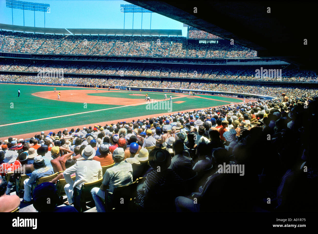 5260 LARGE CROWD AT DODGER STADIUM WATCHING PROFESSIONAL BASEBALL GAME ...