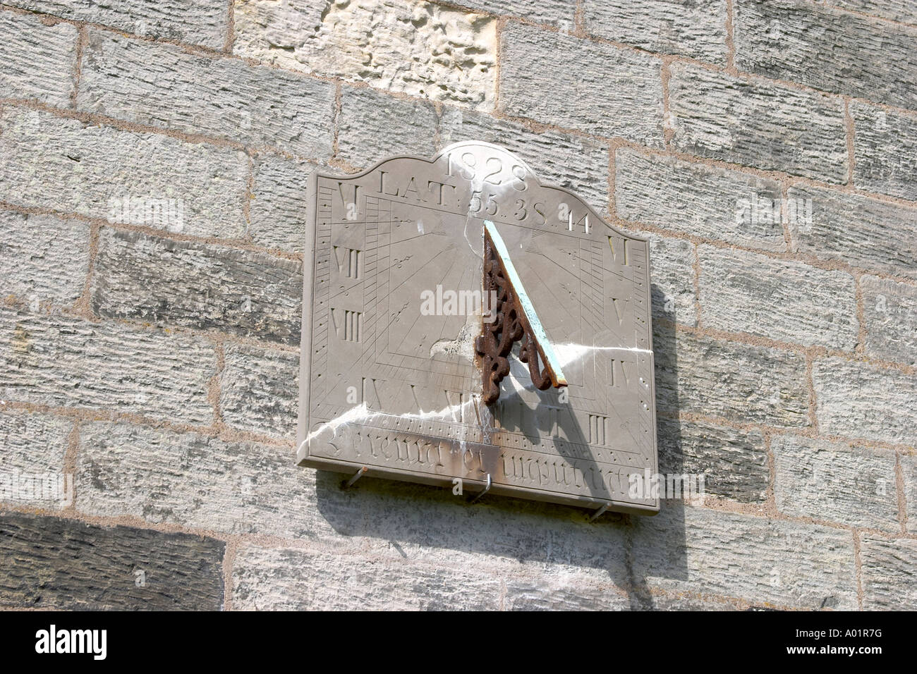 Roman numerals on sun dial hi-res stock photography and images - Alamy