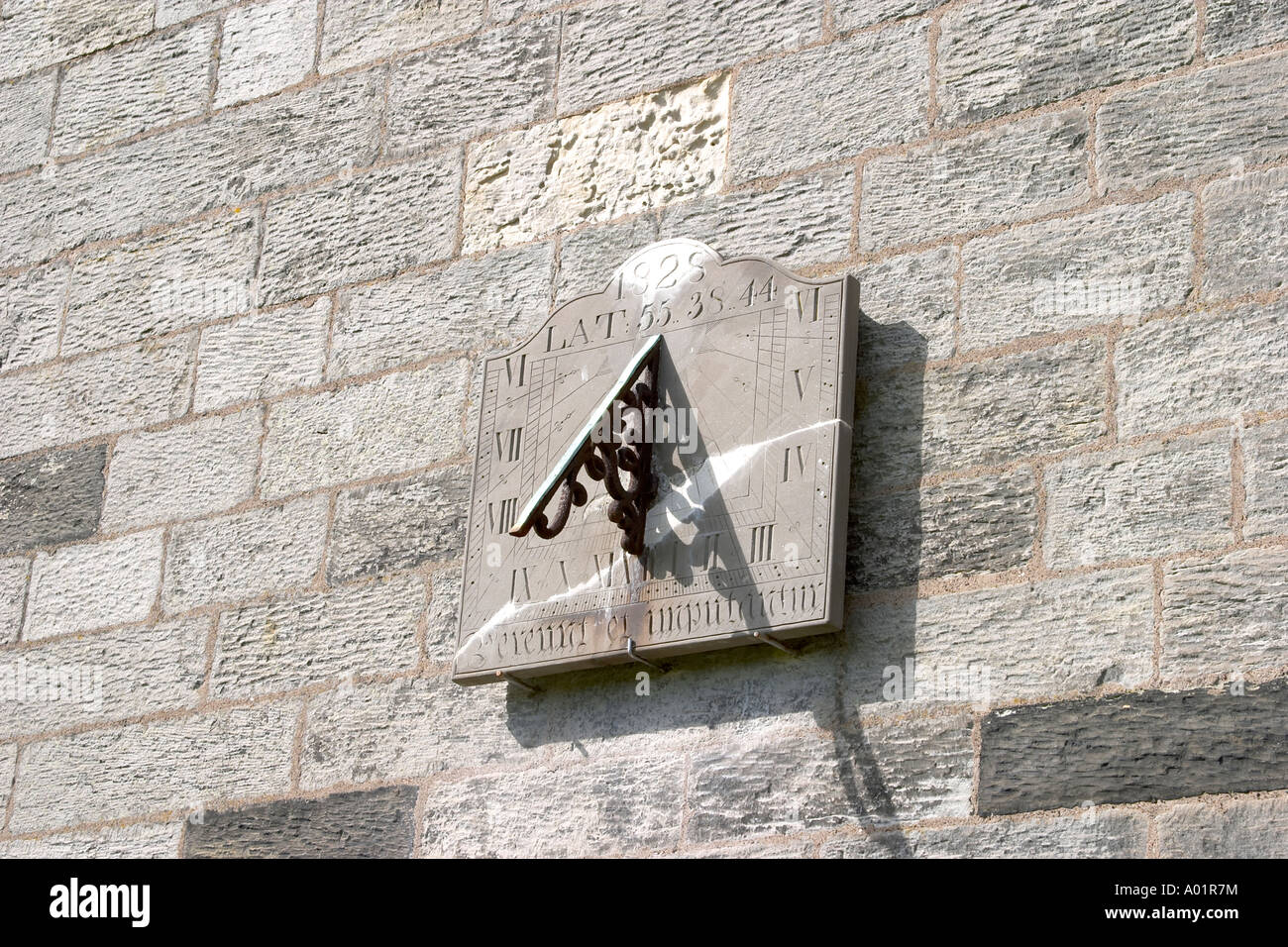 Roman numerals on sun dial hi-res stock photography and images - Alamy