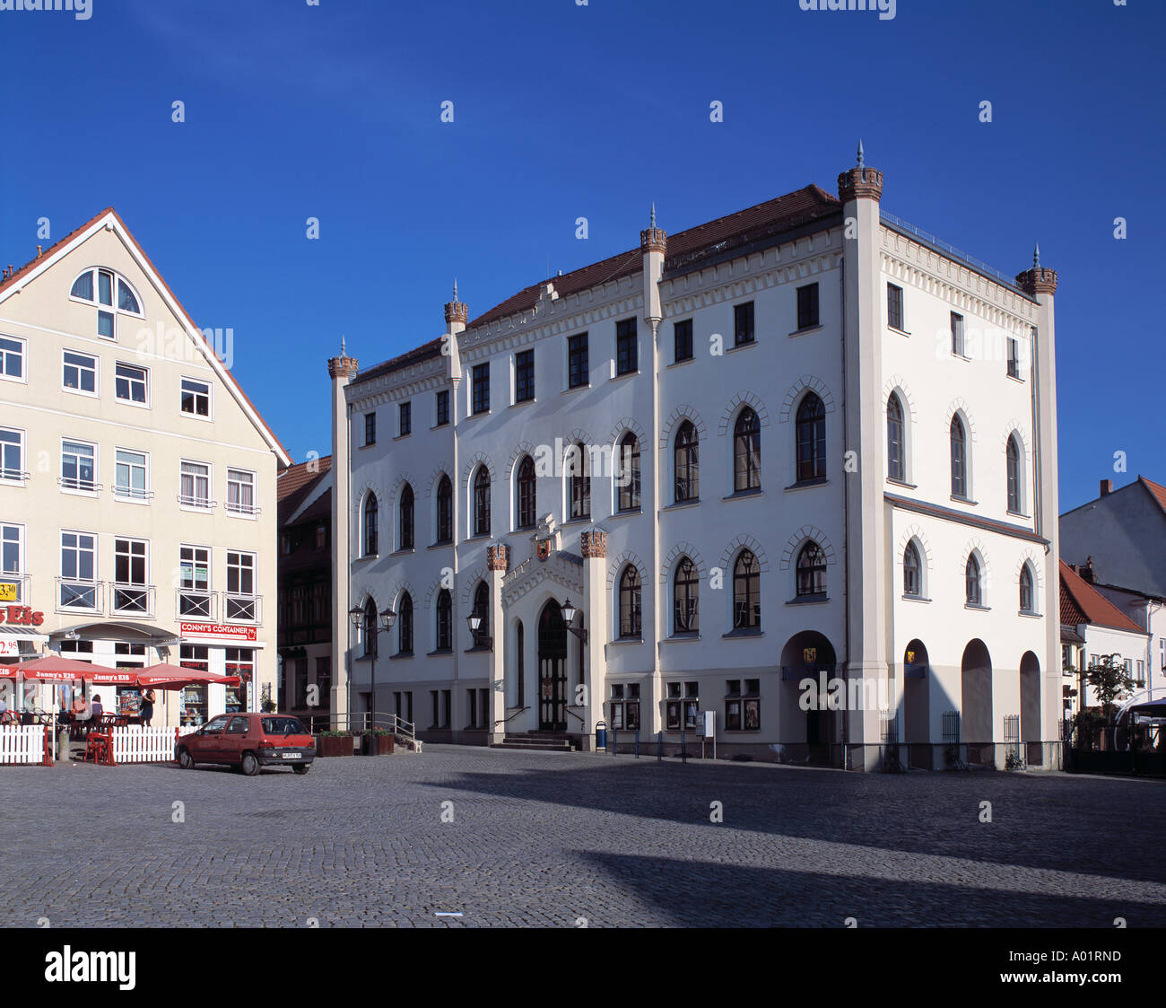 Neuer Marktplatz, Rathaus im Tudor-Gotik-Stil, Waren (Mueritz ...
