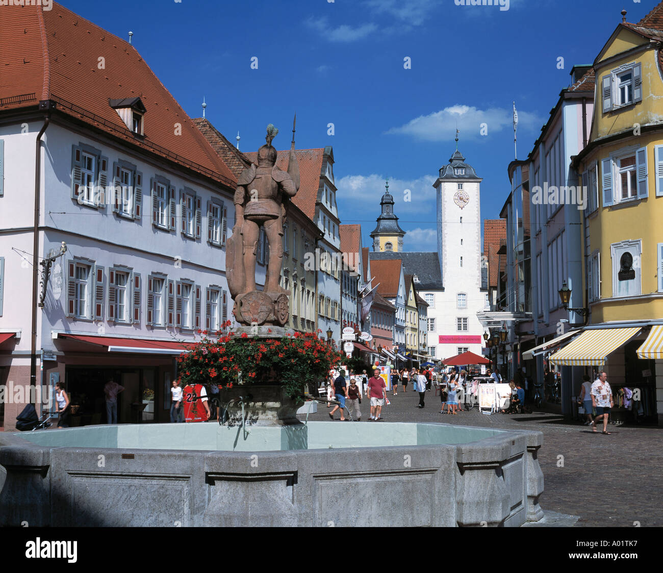 Marktplatz, Marktbrunnen, Brunnenfigur, Buergerhaeuser in der Burgstrasse, Blick zum ...