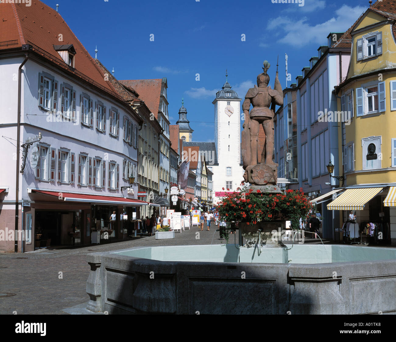 Marktplatz, Marktbrunnen, Brunnenfigur, Buergerhaeuser in der Burgstrasse, Blick zum ...