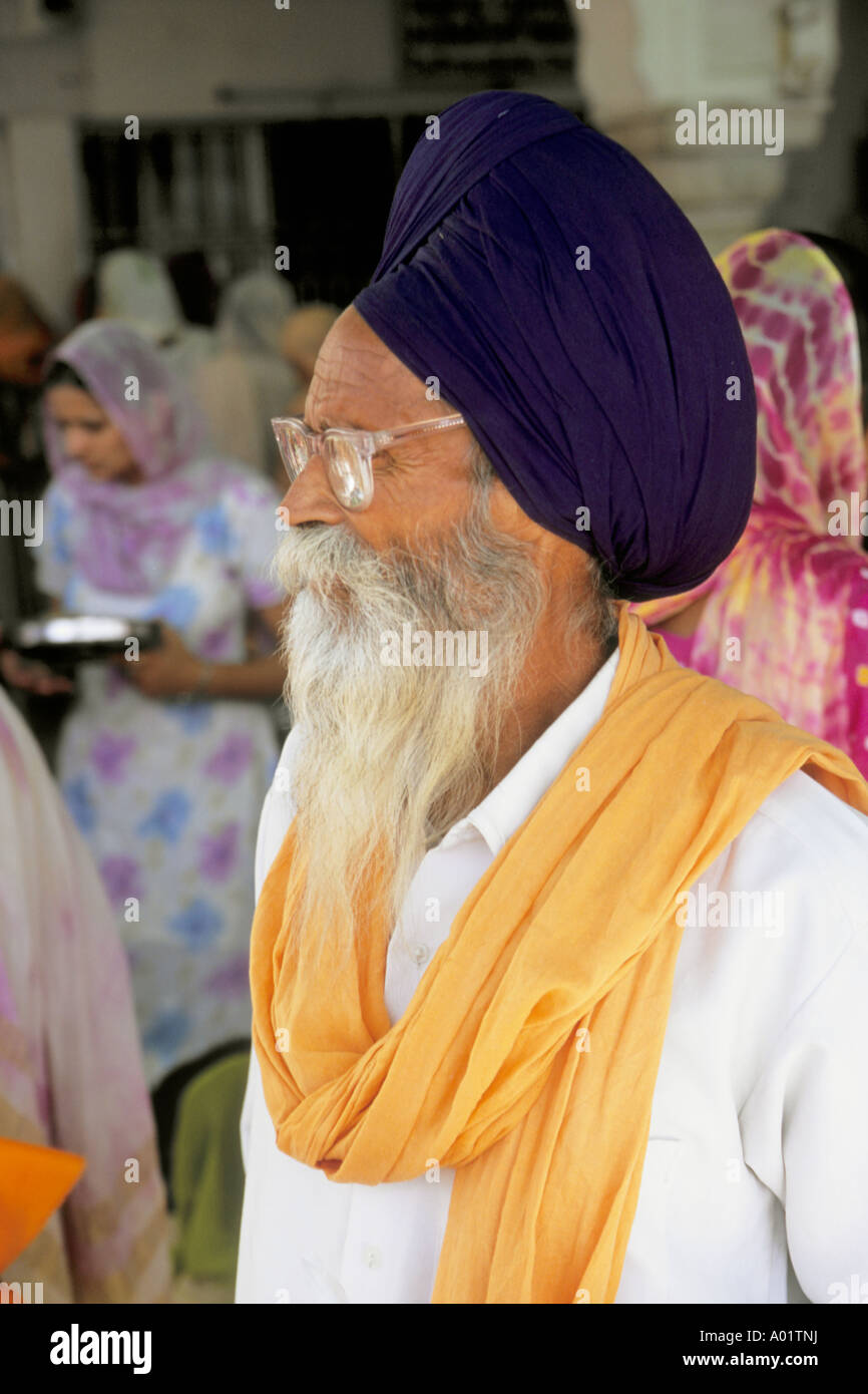 India Punjab Amritsar Golden Temple old Sikh man Stock Photo - Alamy