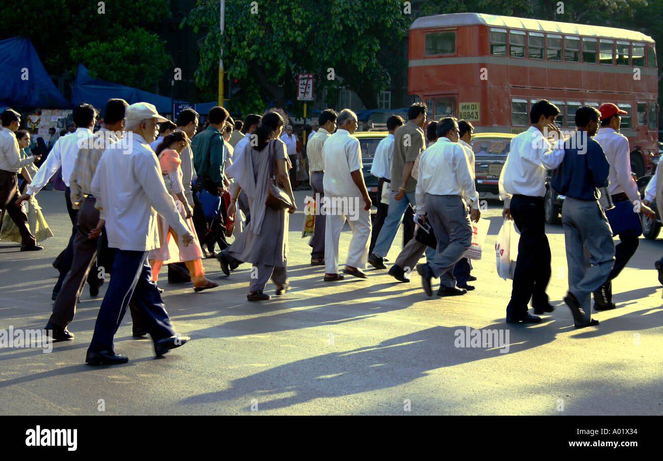 Indian rush hour office crowd hi-res stock photography and images - Alamy
