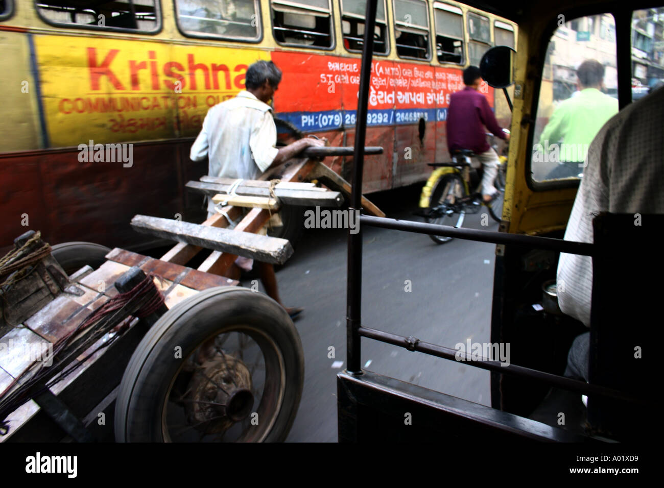 Indian man street scene on bicycle hi-res stock photography and images ...