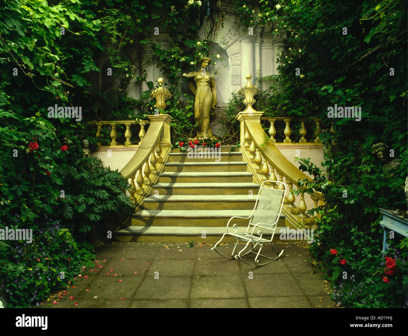Formal steps to terrace with statue Stock Photo - Alamy