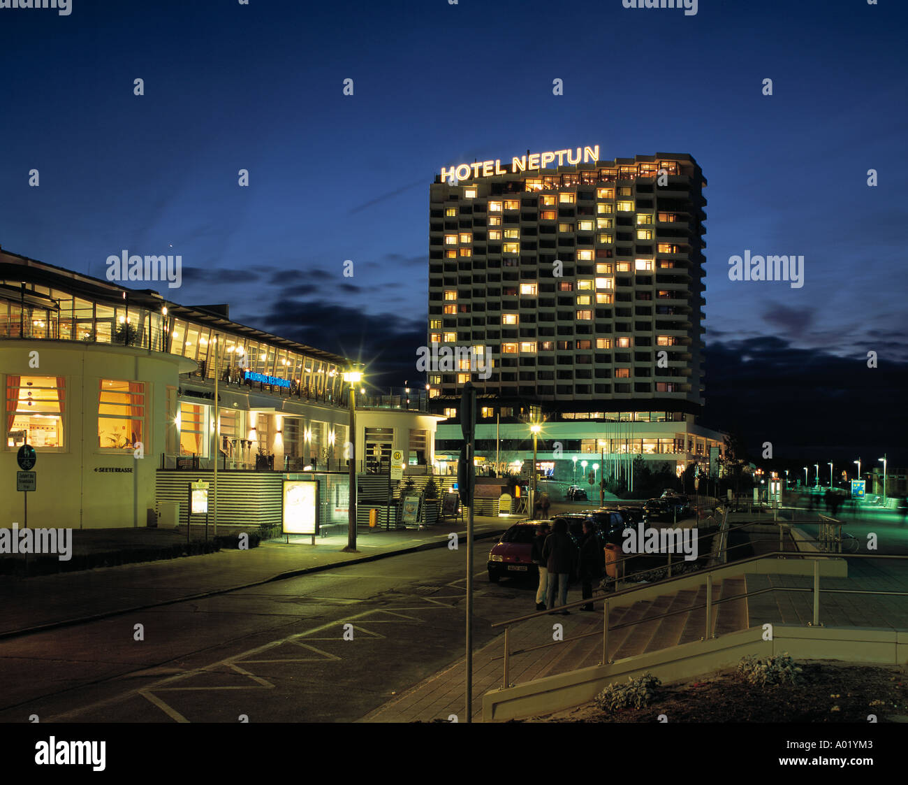 Restaurant des Kurhauses und Hotel Neptun bei Nacht, Rostock ...