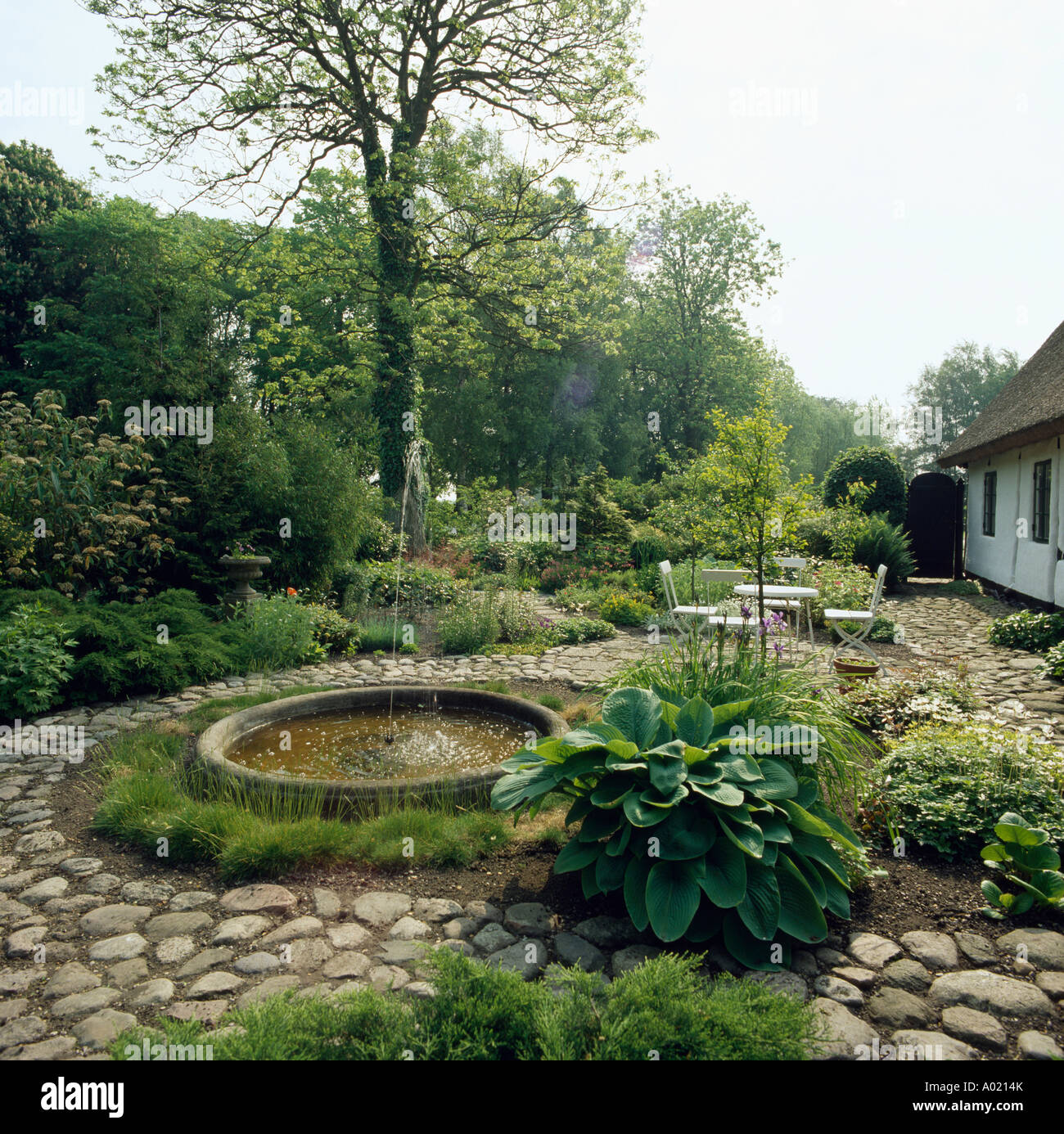 Paved circular area hi-res stock photography and images - Alamy