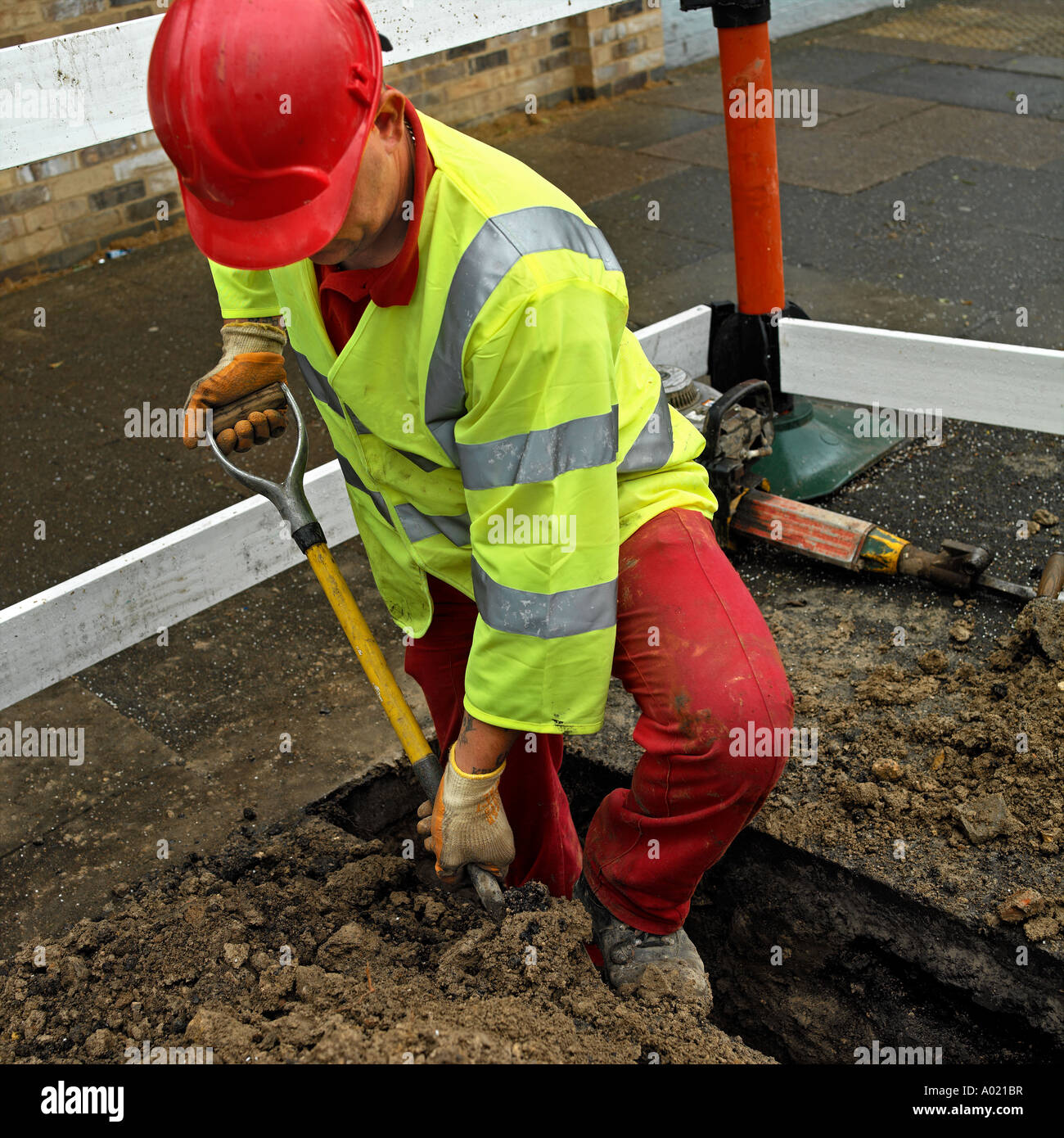 Hand digging pipe hi-res stock photography and images - Alamy