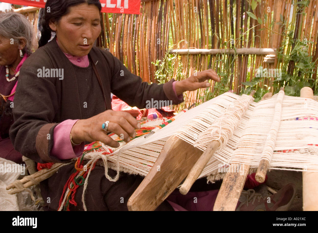 Indigenous weaving techniques hi-res stock photography and images - Alamy