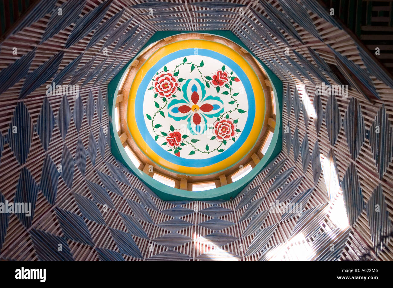 Interior of colorful mosque in Sunjak village of Muslim Dard or Brokpa ...