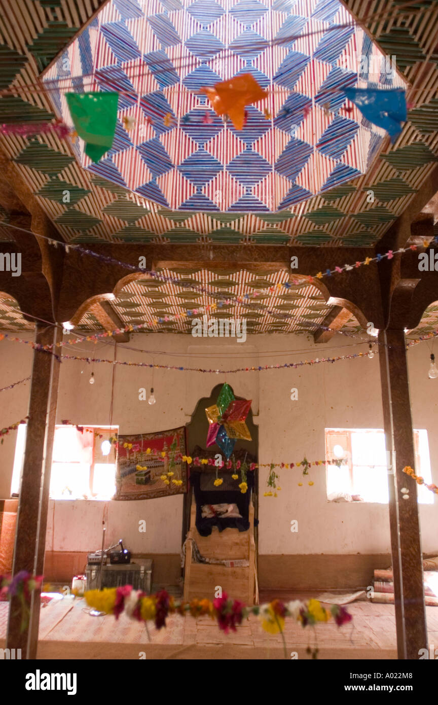 Interior of colorful mosque in Sunjak village of Muslim Dard or Brokpa ...