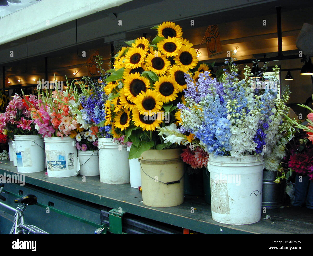 Fresh cut flowers for sale at the Pike Place Market in Seattle ...