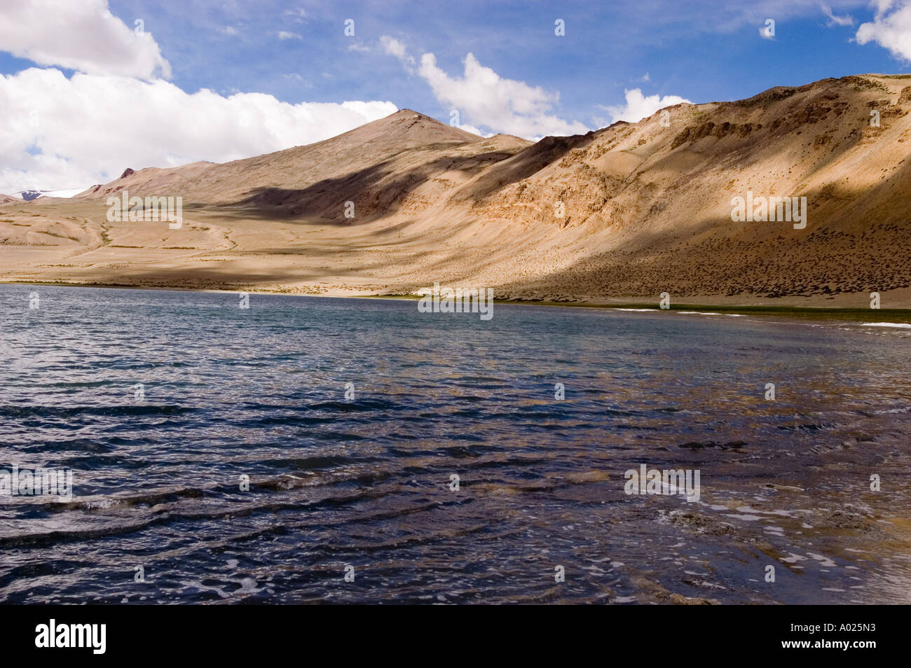 Himalayas mountain range lake hi-res stock photography and images - Alamy