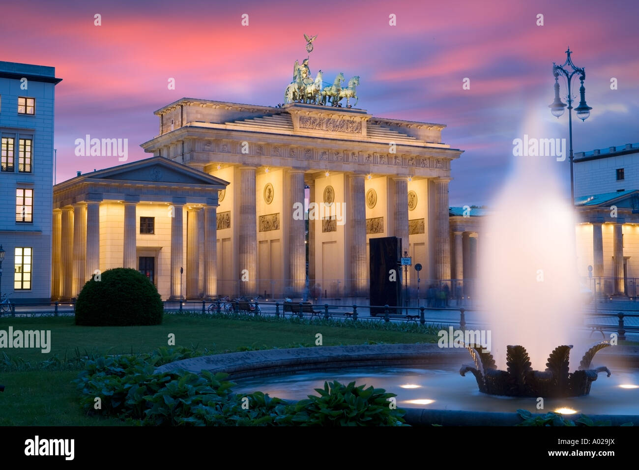 Berlin and brandenburg gate hi-res stock photography and images - Alamy
