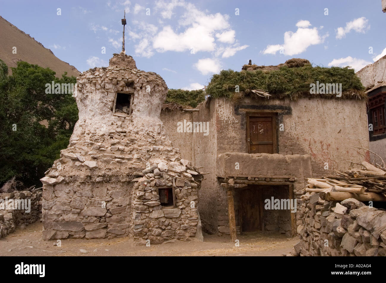 Old stupa and traditional clay home buildings in Alchi heritage village ...