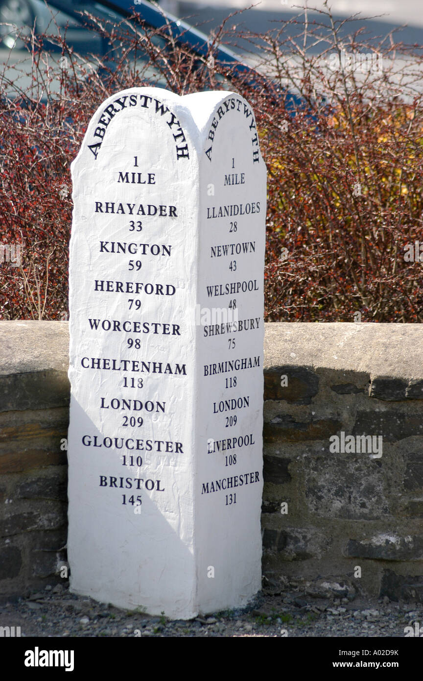 London milestone marker hi-res stock photography and images - Alamy