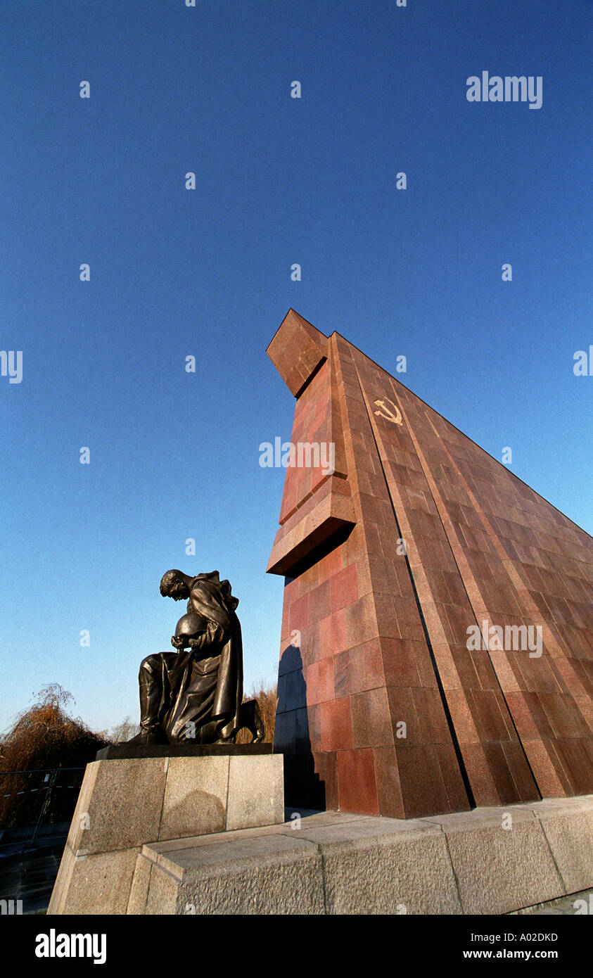 Berlin,Germany. Memorial to the thousands of Russian soldiers who died ...