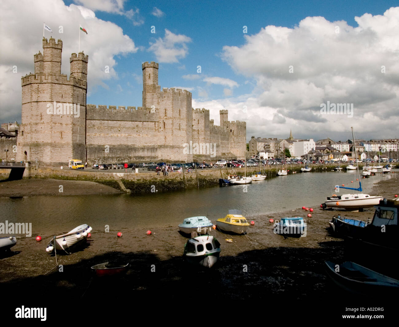 Caernarfon Castle gwynedd snowdonia national park north wales - a world ...