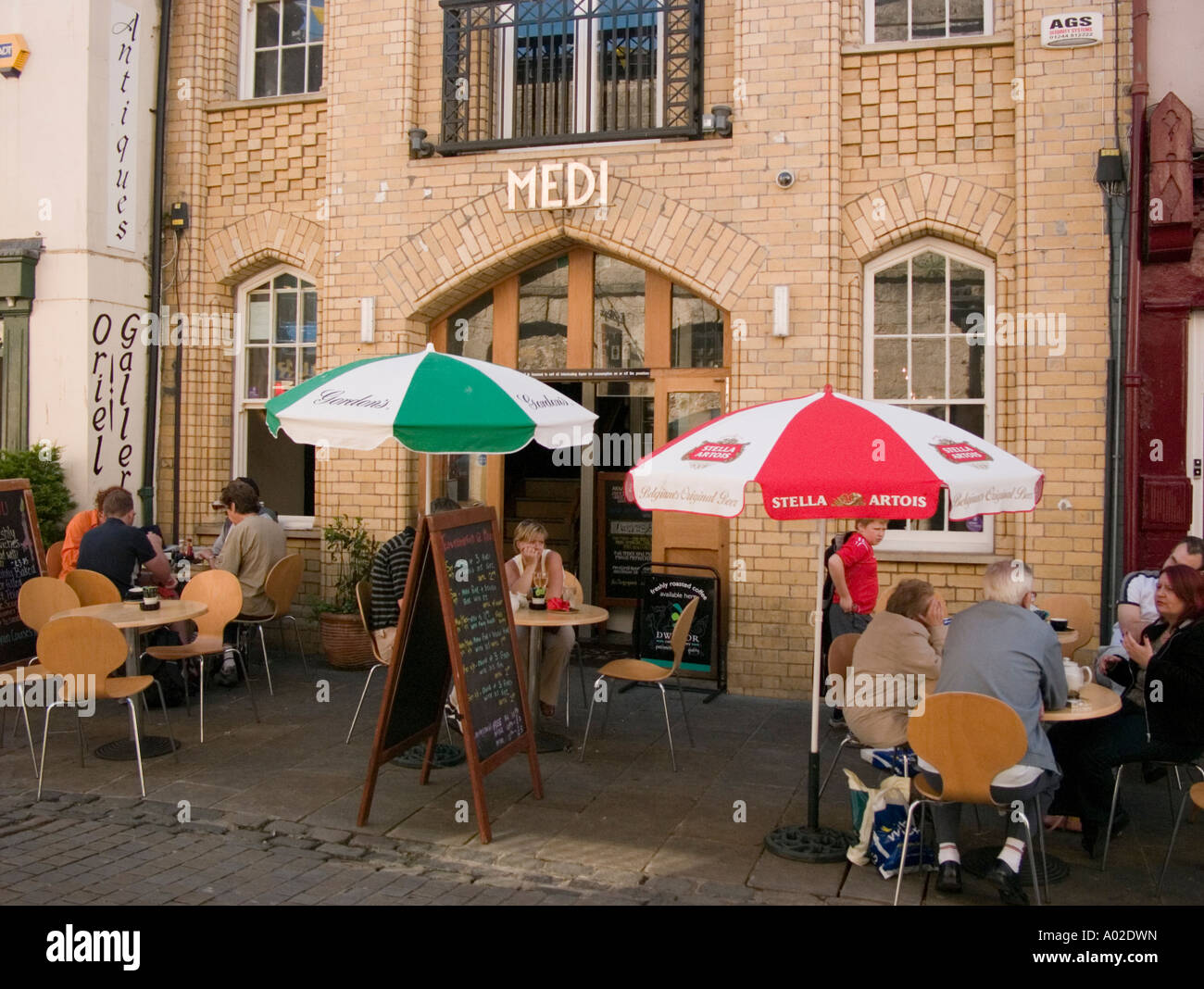 Street cafe bar restaurant Caernarfon Gwynedd Snowdonia national park ...