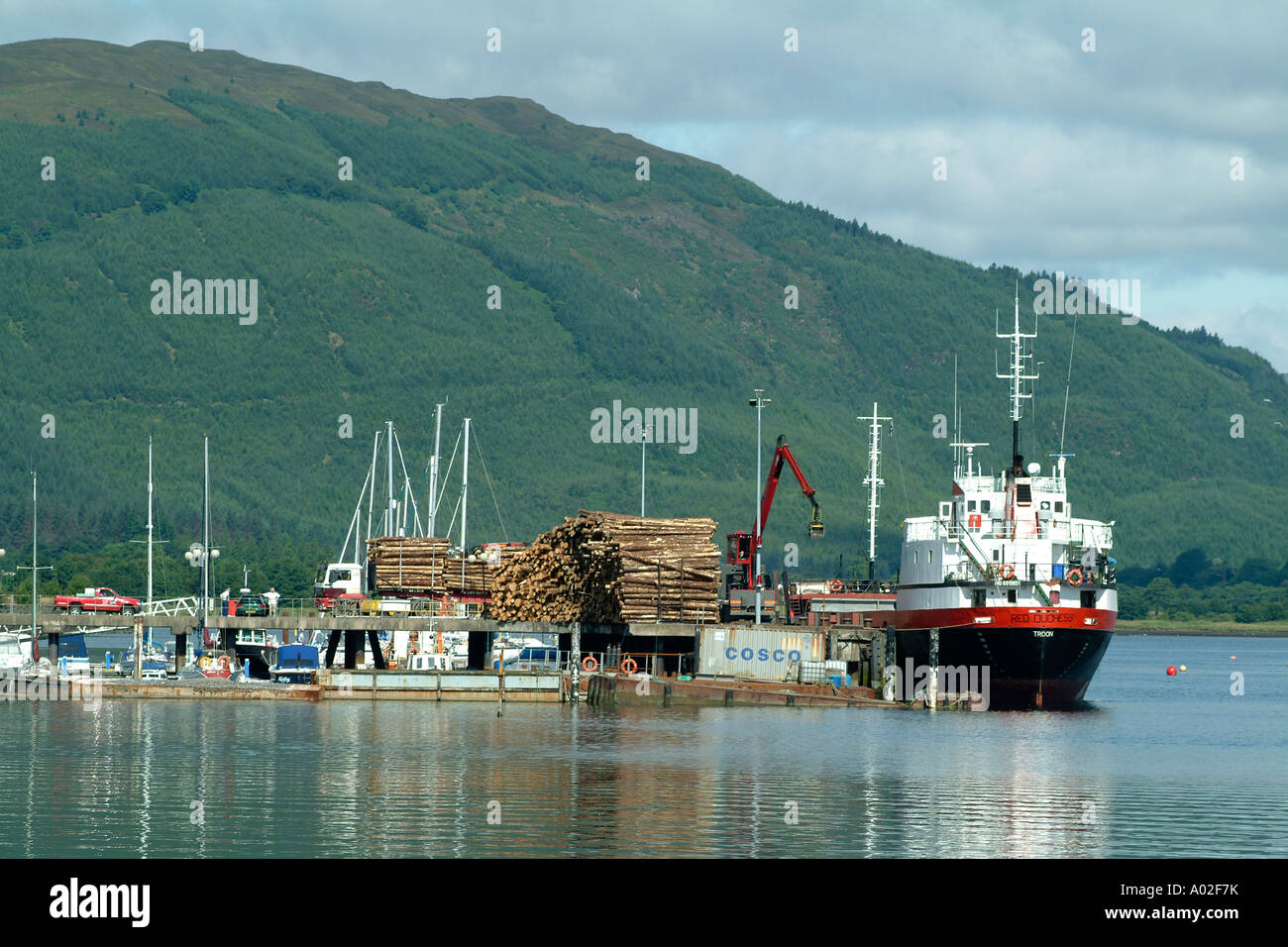 Shipping timber loading boat hi-res stock photography and images - Alamy