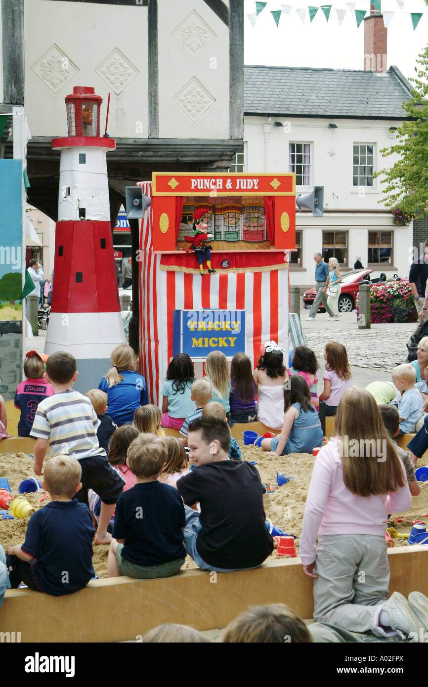 Traditional Punch and Judy puppet show at an English seaside resort ...