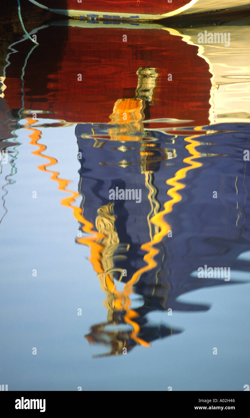 Water reflection boat hi-res stock photography and images - Alamy