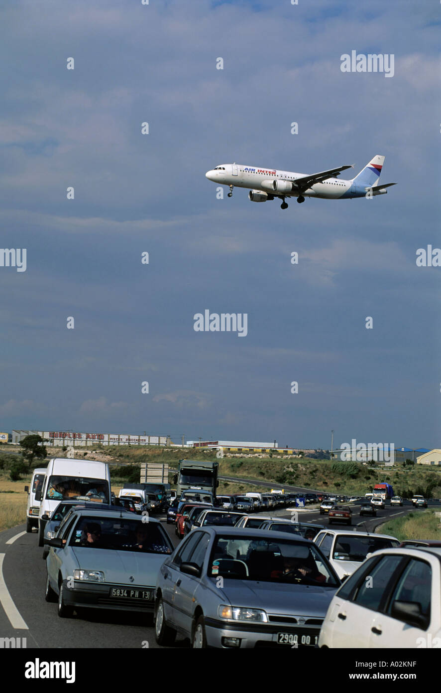 Aeroplane flying over road hi-res stock photography and images - Alamy