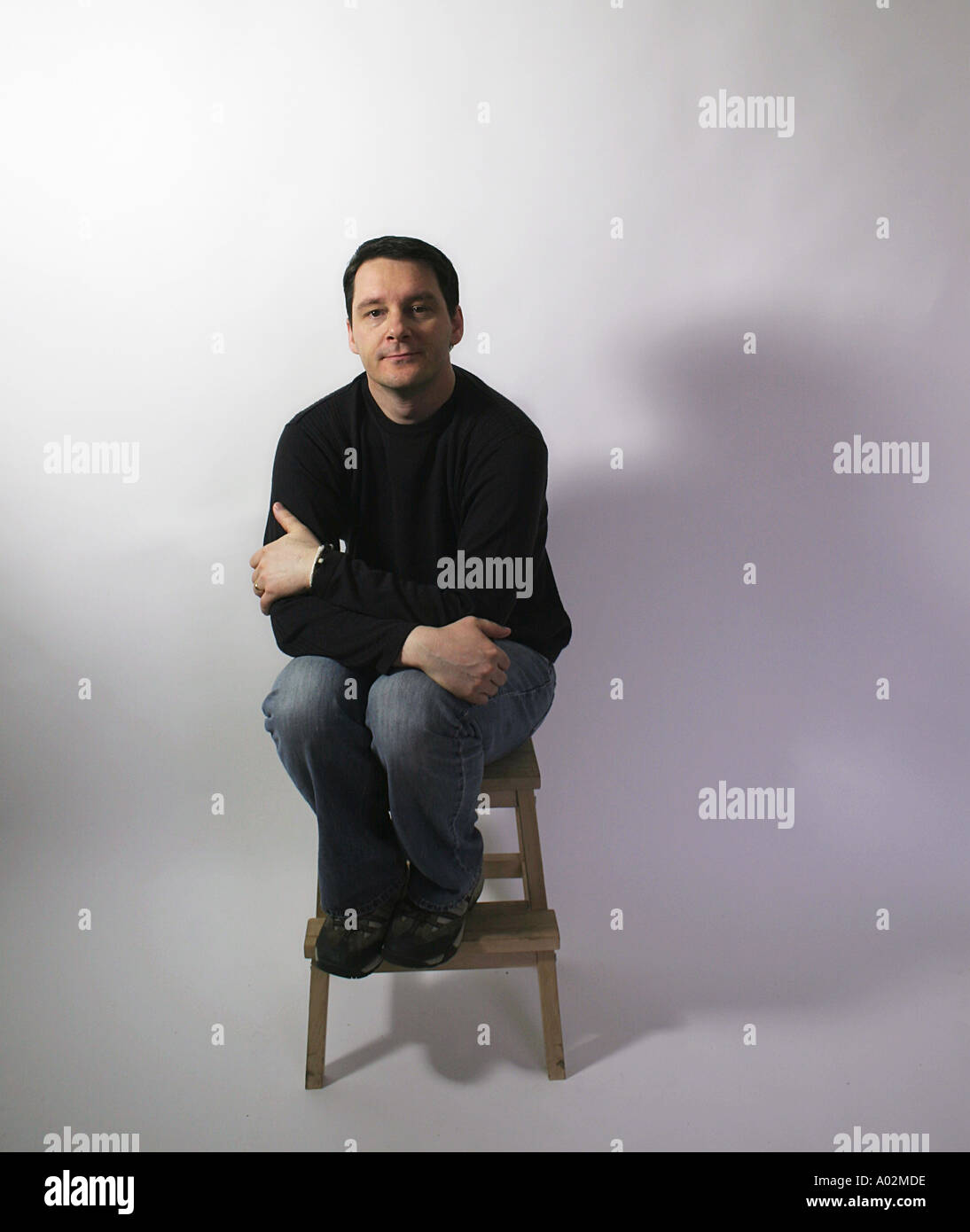 Man sitting on stool hi-res stock photography and images - Alamy