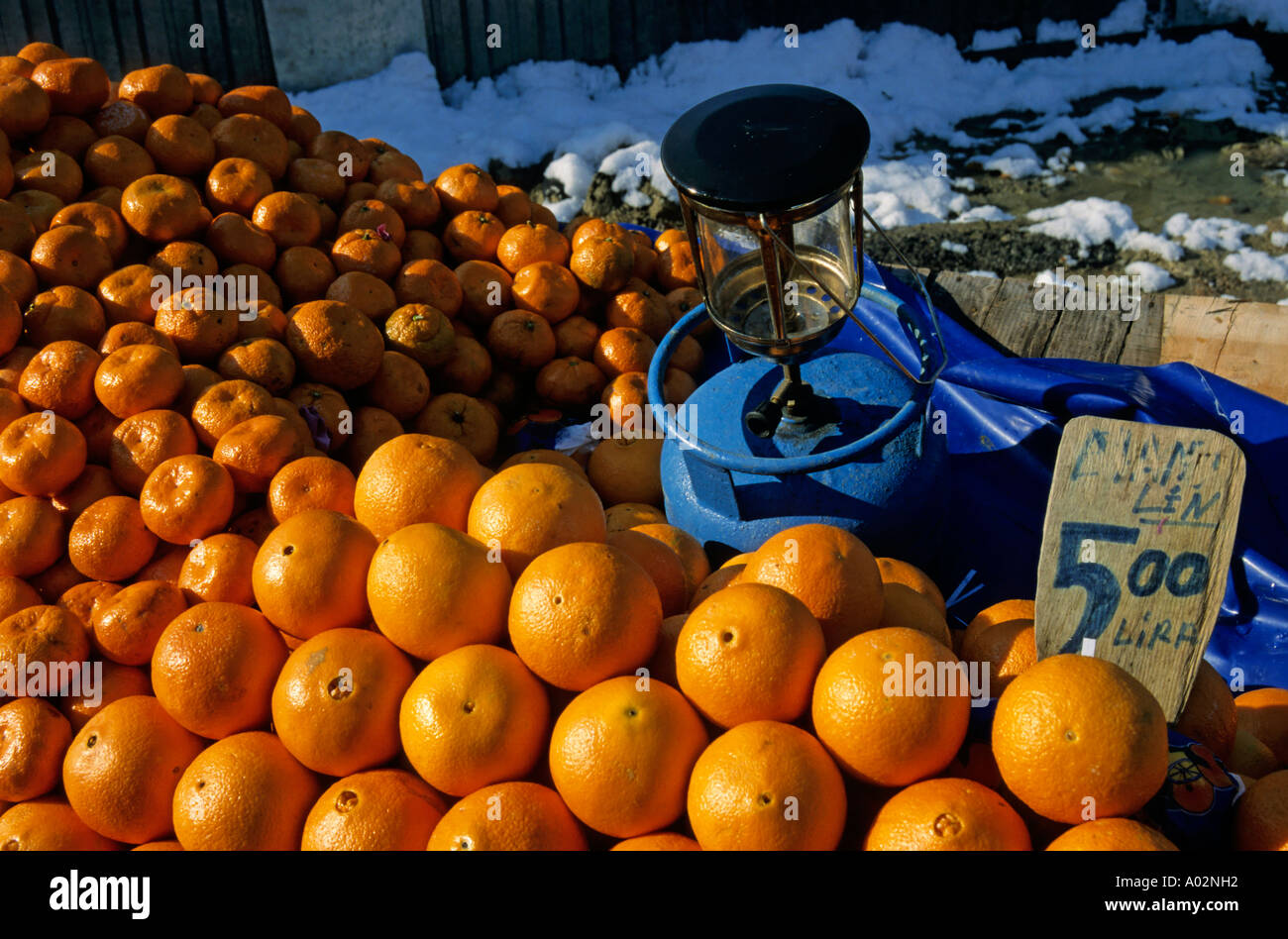 Turkey Istanbul Stall Of Oranges In The Street Stock Photo - Alamy