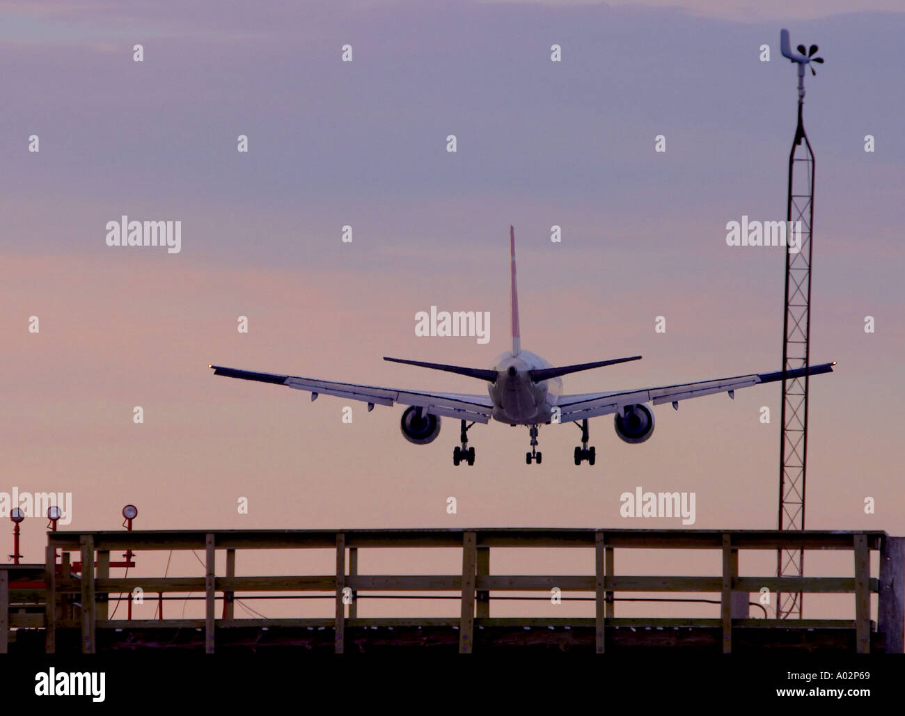 Silhouetted jet landing hi-res stock photography and images - Alamy