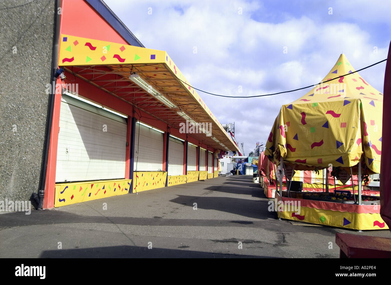 Empty kiosks hi-res stock photography and images - Alamy