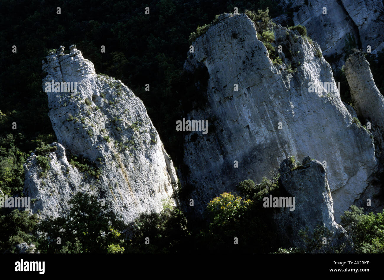 Lifting rocks hi-res stock photography and images - Alamy