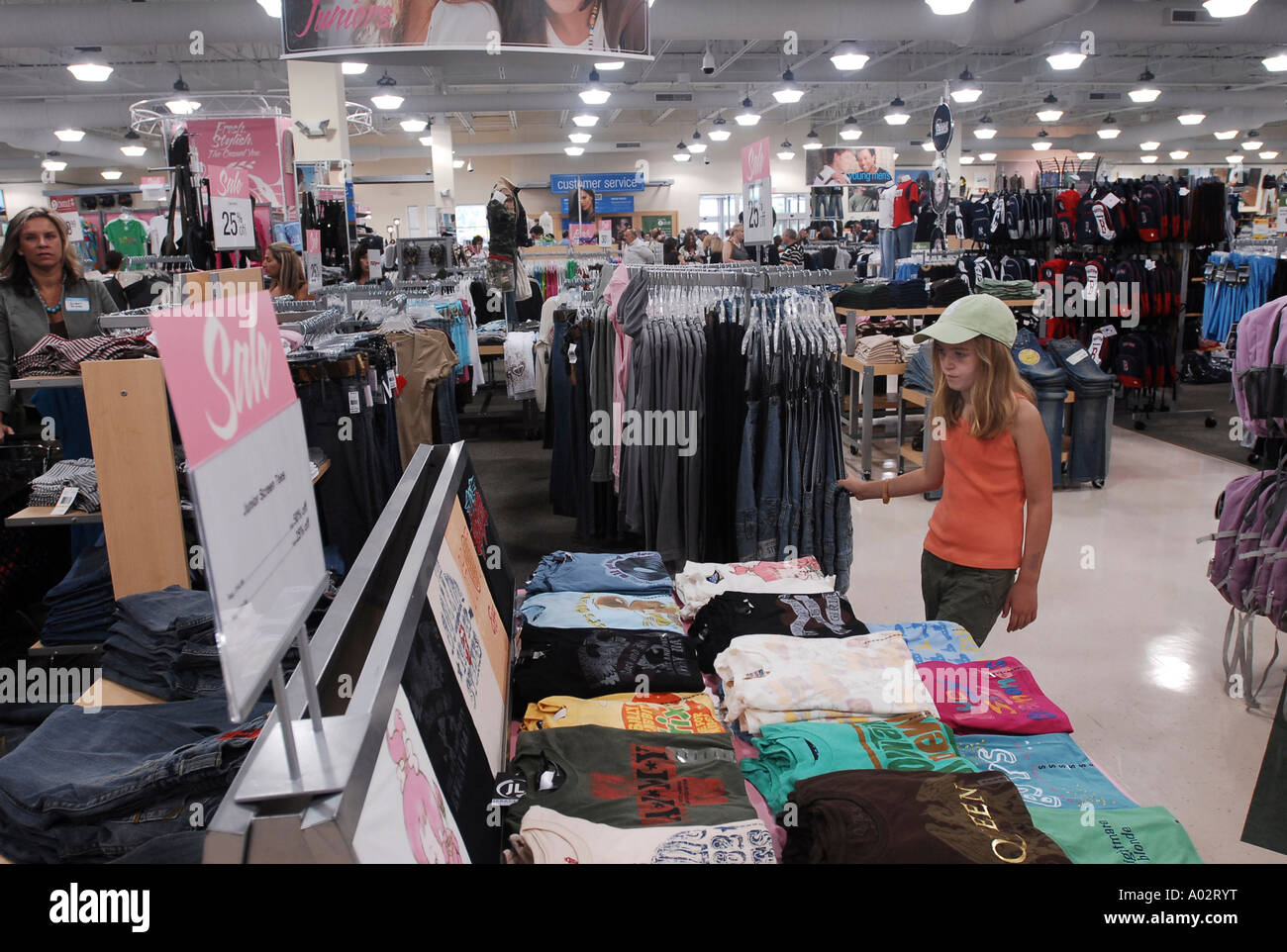 Clothing chain hi-res stock photography and images - Alamy