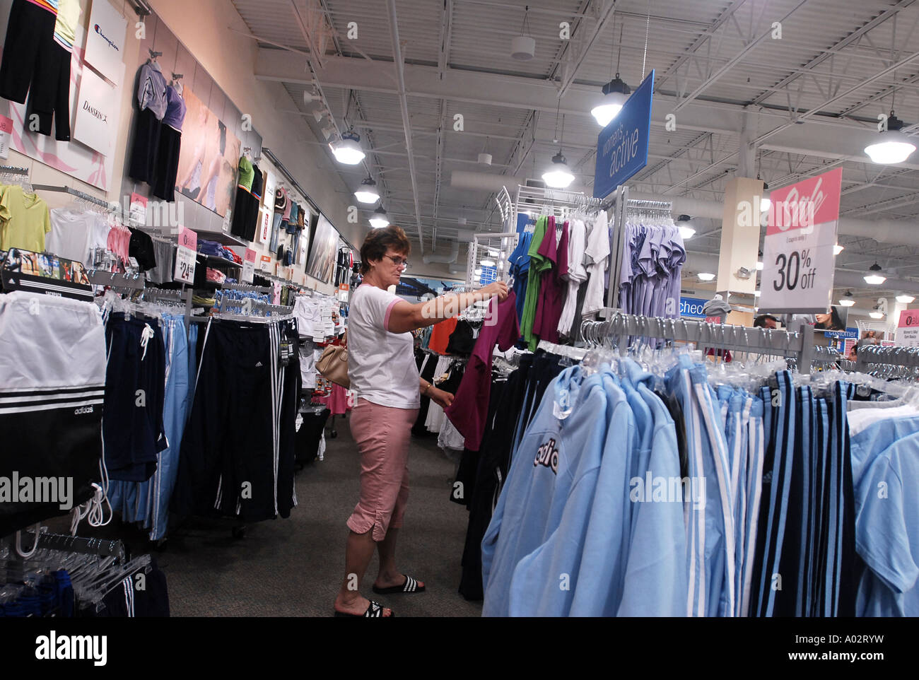 Clothing chain hi-res stock photography and images - Alamy