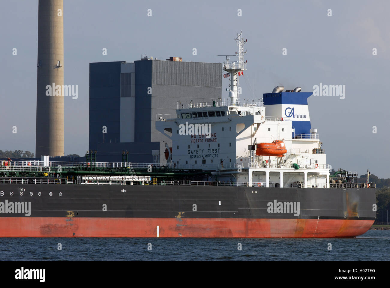 Oil tanker in New Haven Harbor, Connecticut USA Stock Photo - Alamy