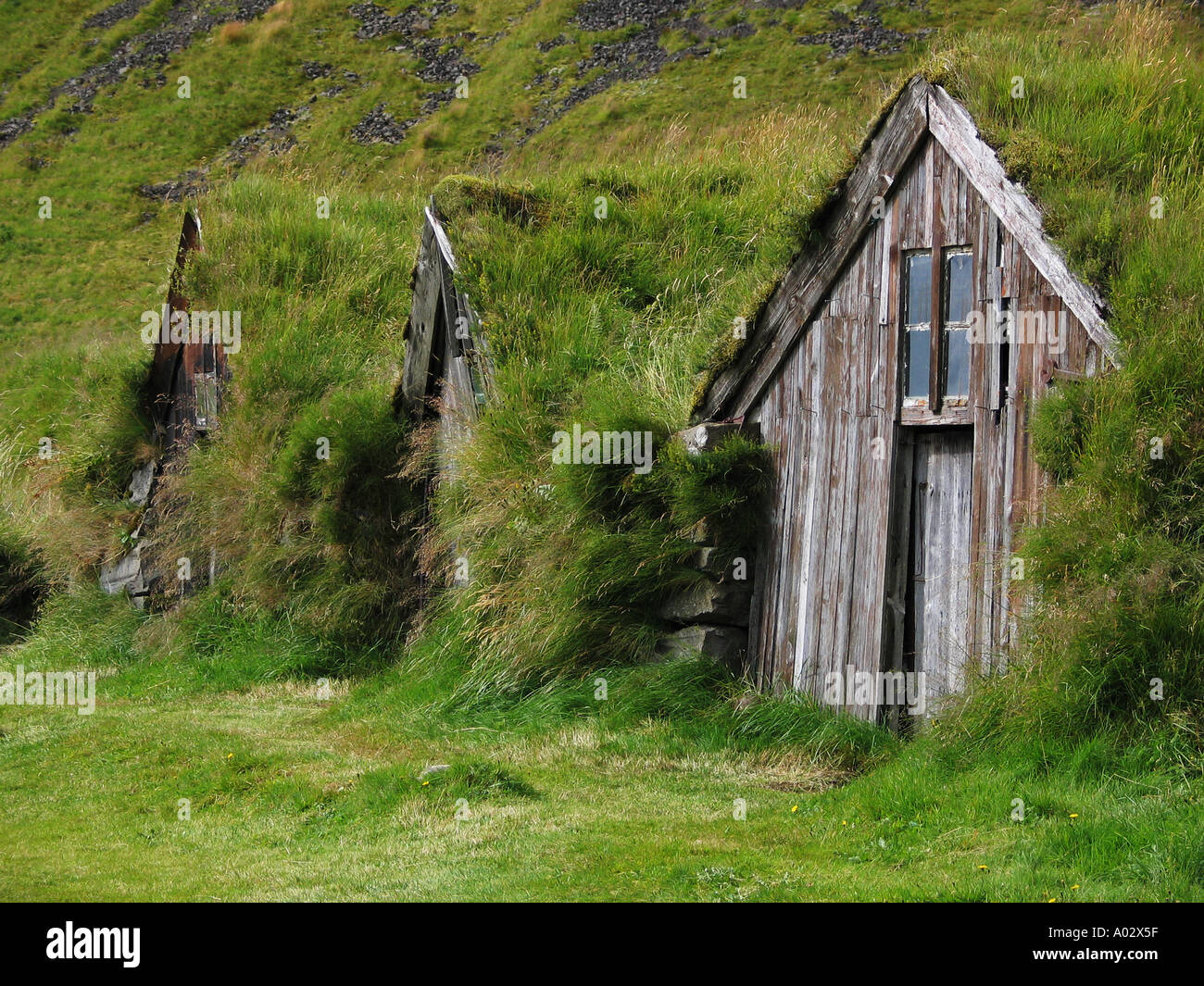 Hobbit huts hi-res stock photography and images - Alamy