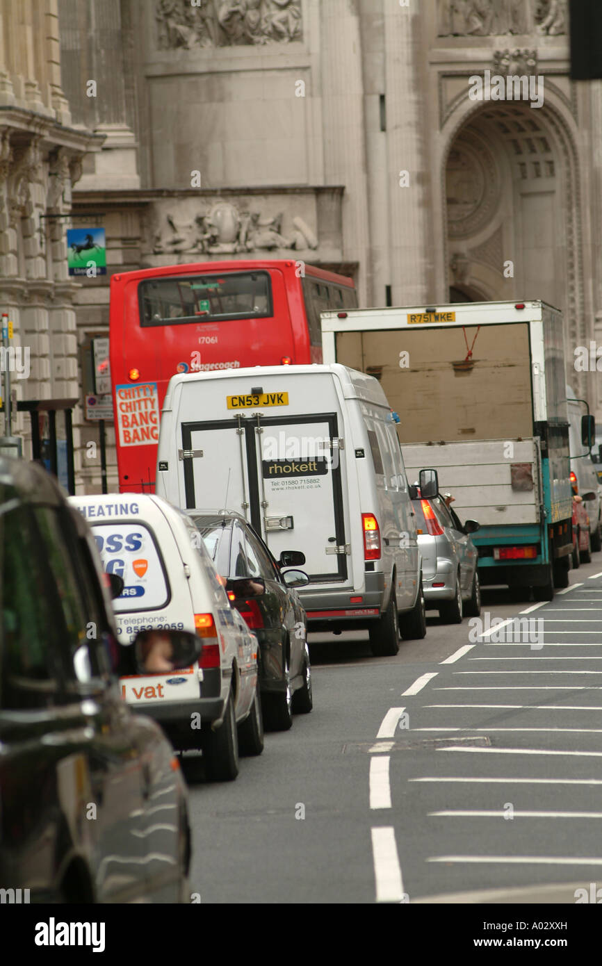 Busy street london traffic jam hi-res stock photography and images - Alamy