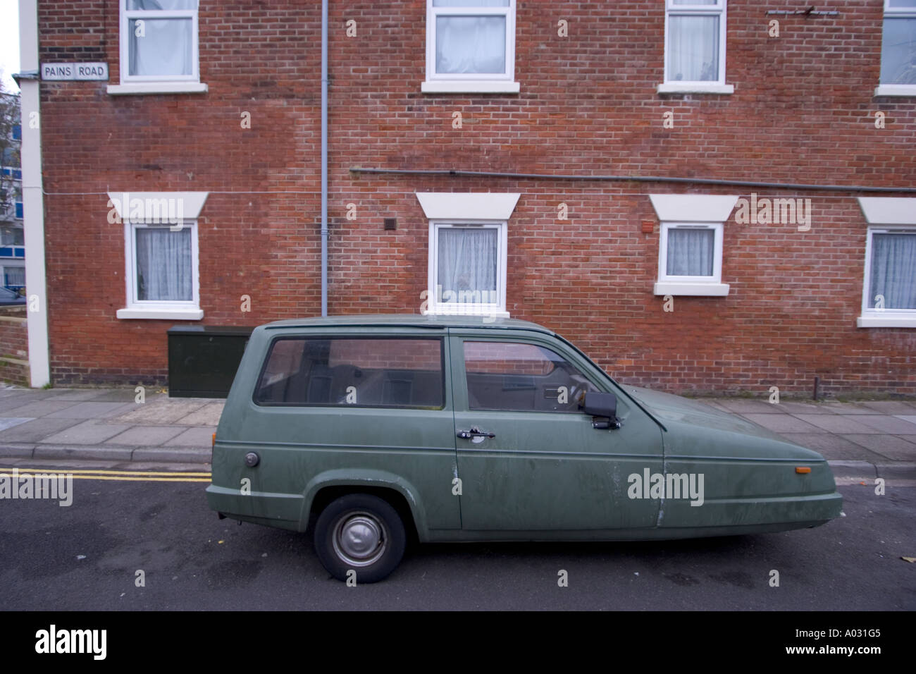 Three wheeled motor vehicle Reliant Robin parked on street Portsmouth ...