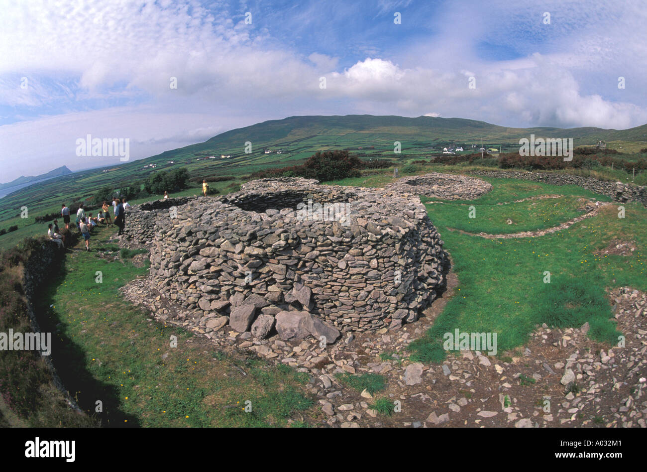 Ireland bee hive huts dingle peninsula celtic ruins Stock Photo - Alamy
