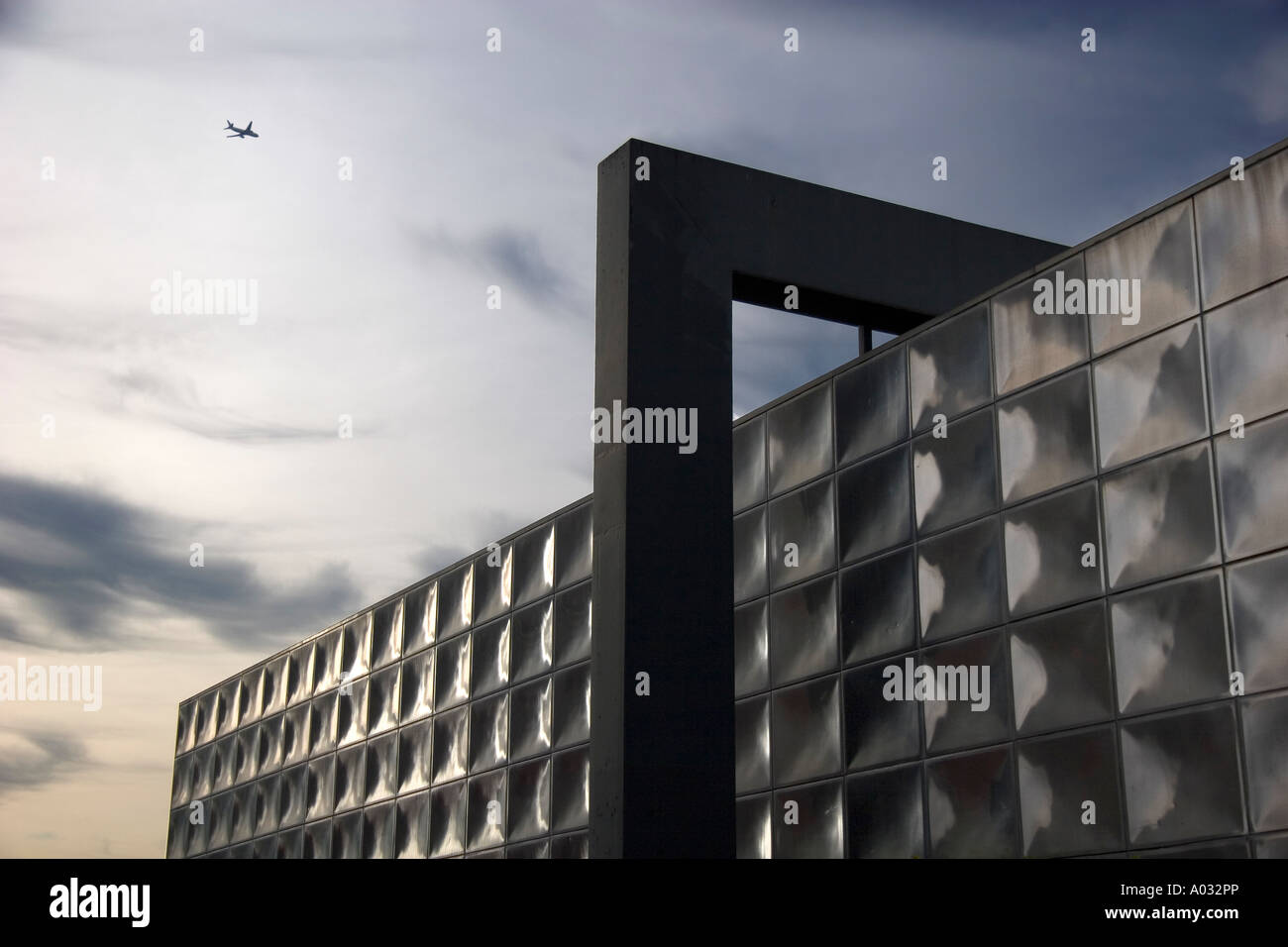 Michael Faraday Memorial 2- Elephant and Castle London Stock Photo - Alamy