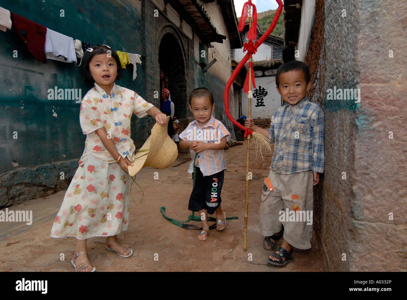 Chinese children playing in Shuanglang fishing village Yunnan China ...