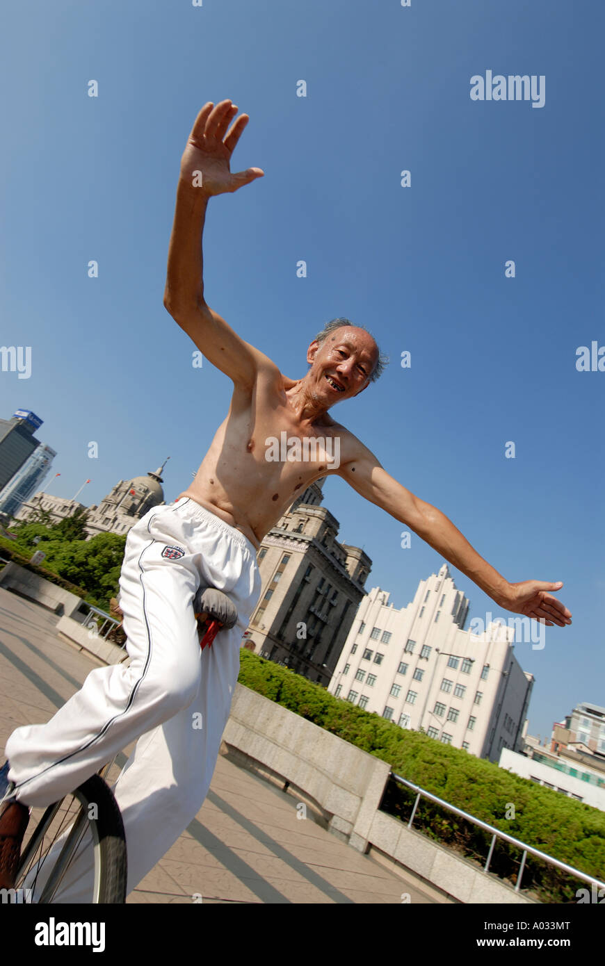 Monocycle man riding hi-res stock photography and images - Alamy