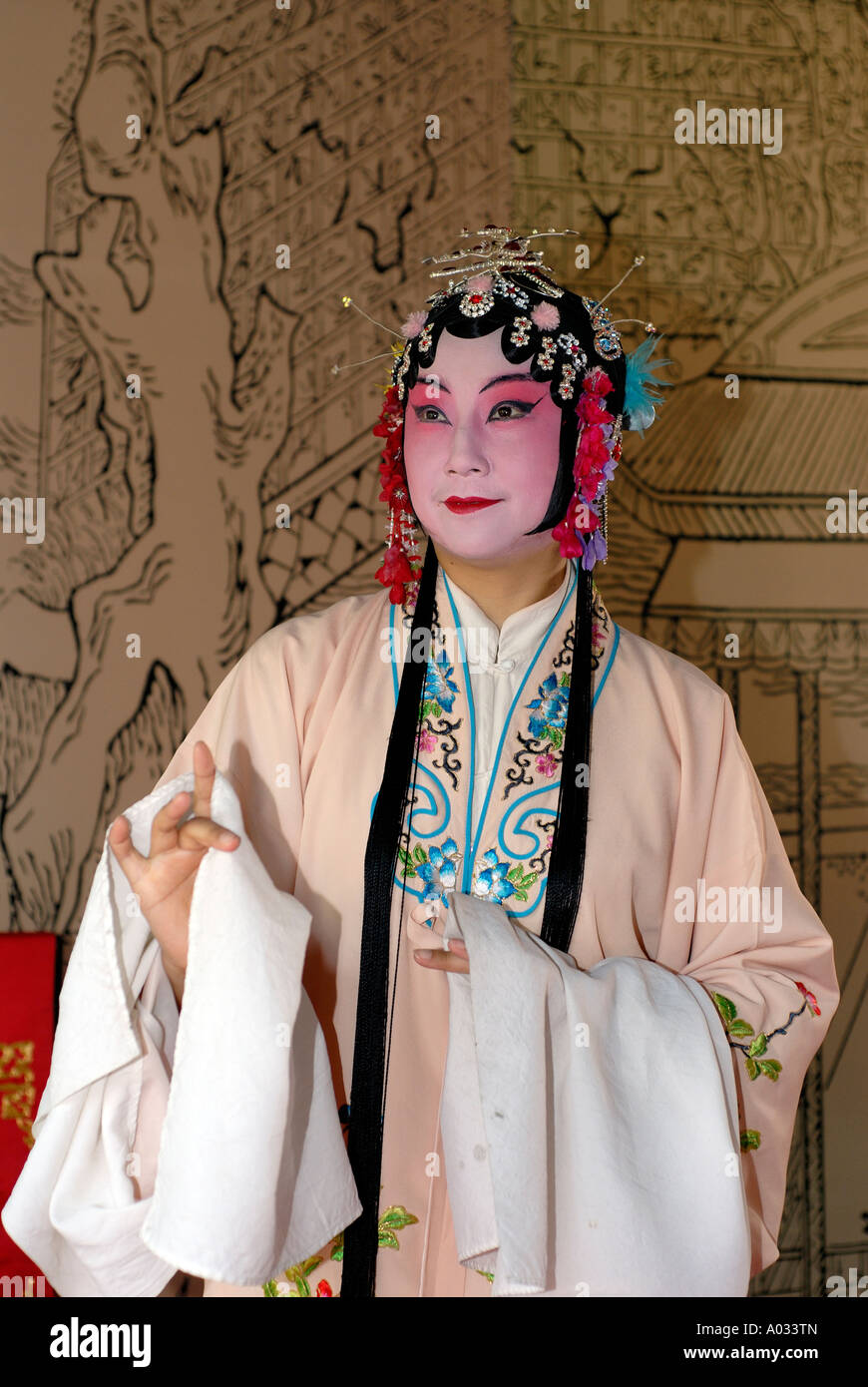 Actress of traditional Chinese Opera China Stock Photo - Alamy