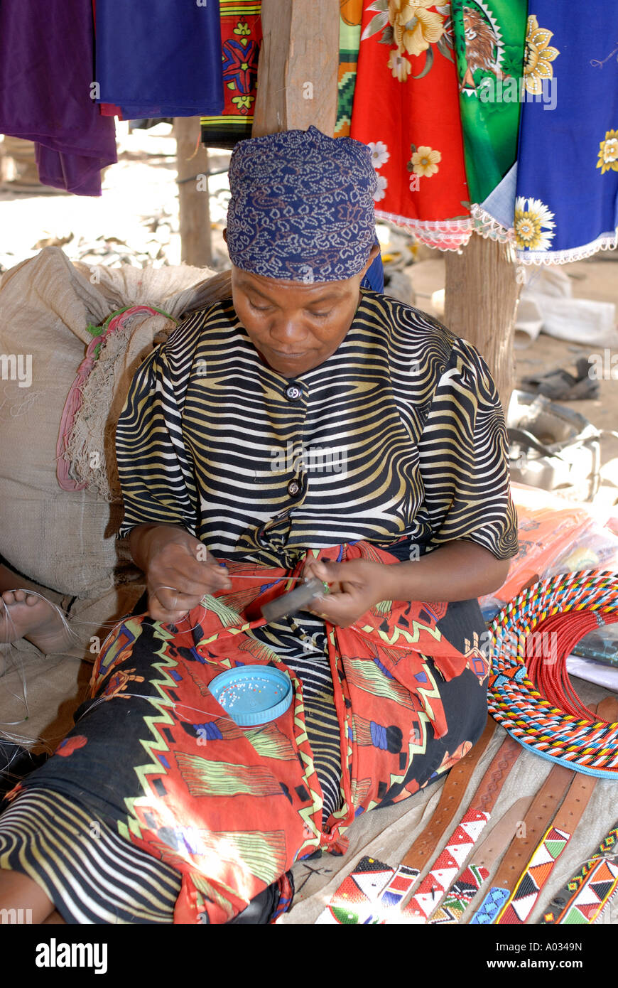 African bead making hi-res stock photography and images - Alamy