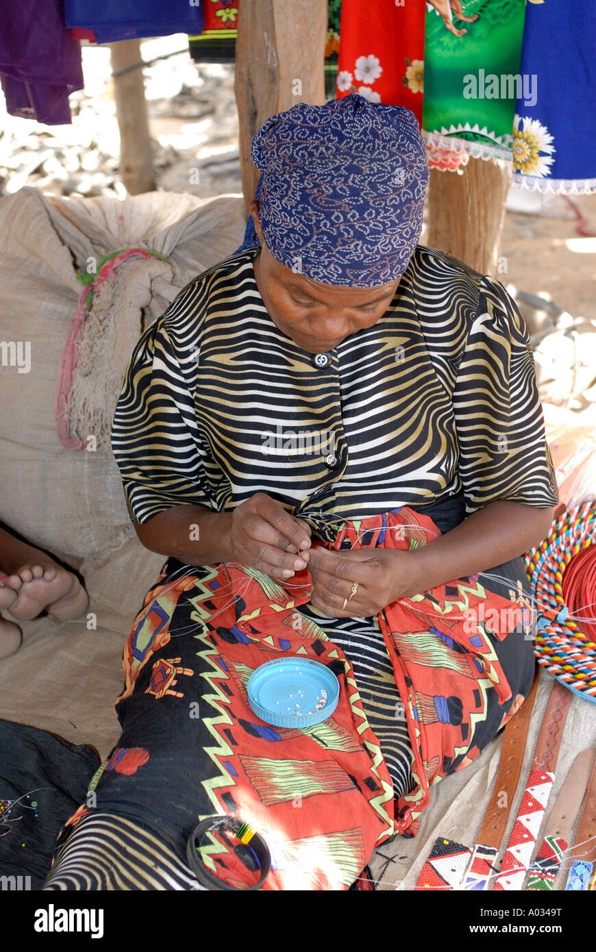African bead making hi-res stock photography and images - Alamy