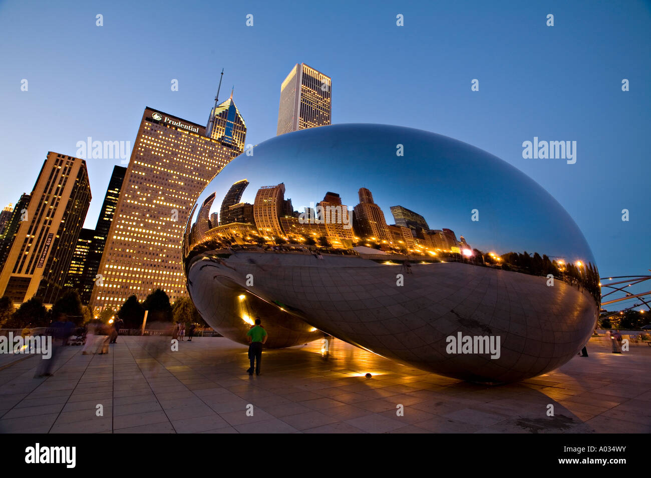 ILLINOIS Chicago Cloud Gate sculpture in Millennium Park at night city ...