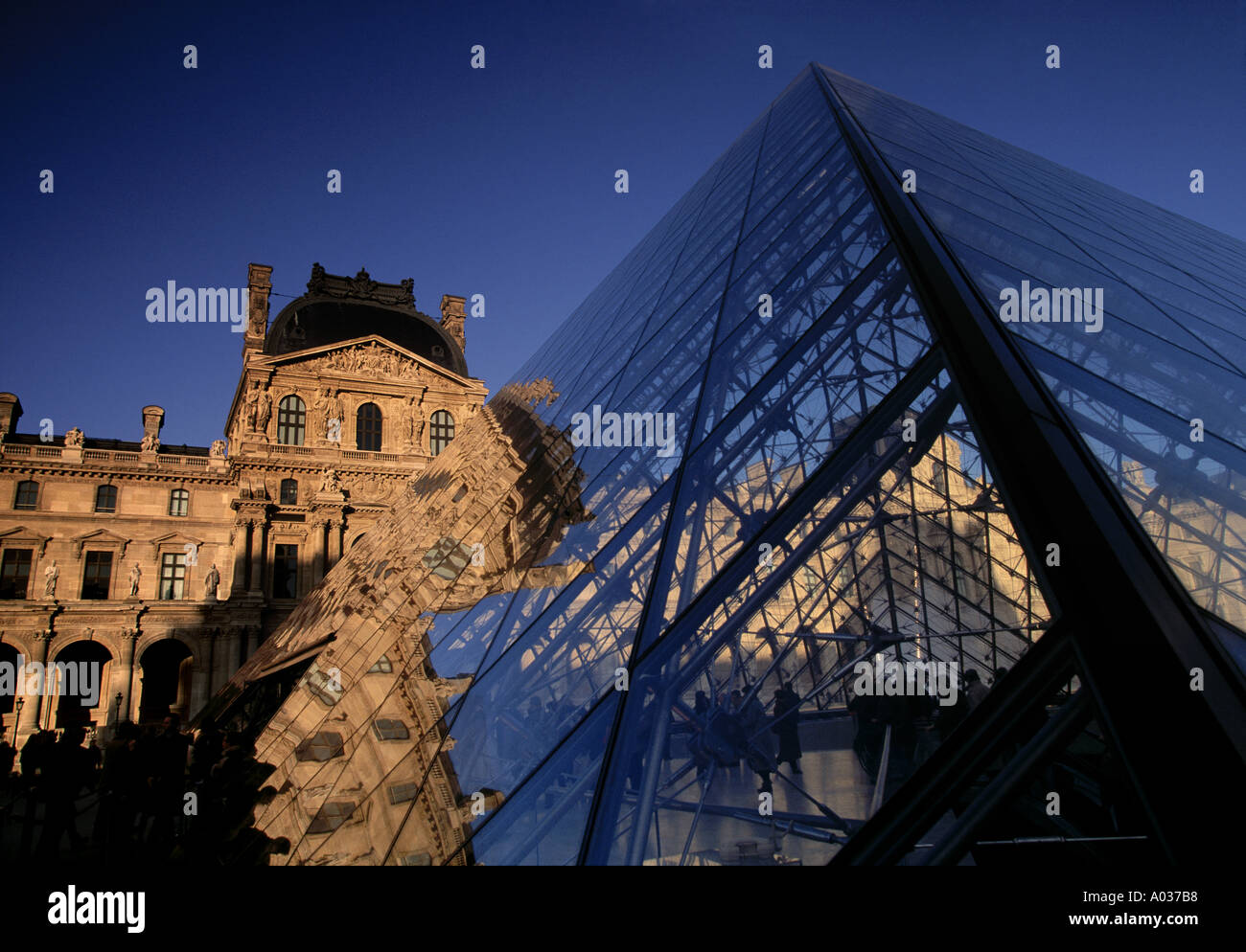 Structural pyramid hi-res stock photography and images - Alamy