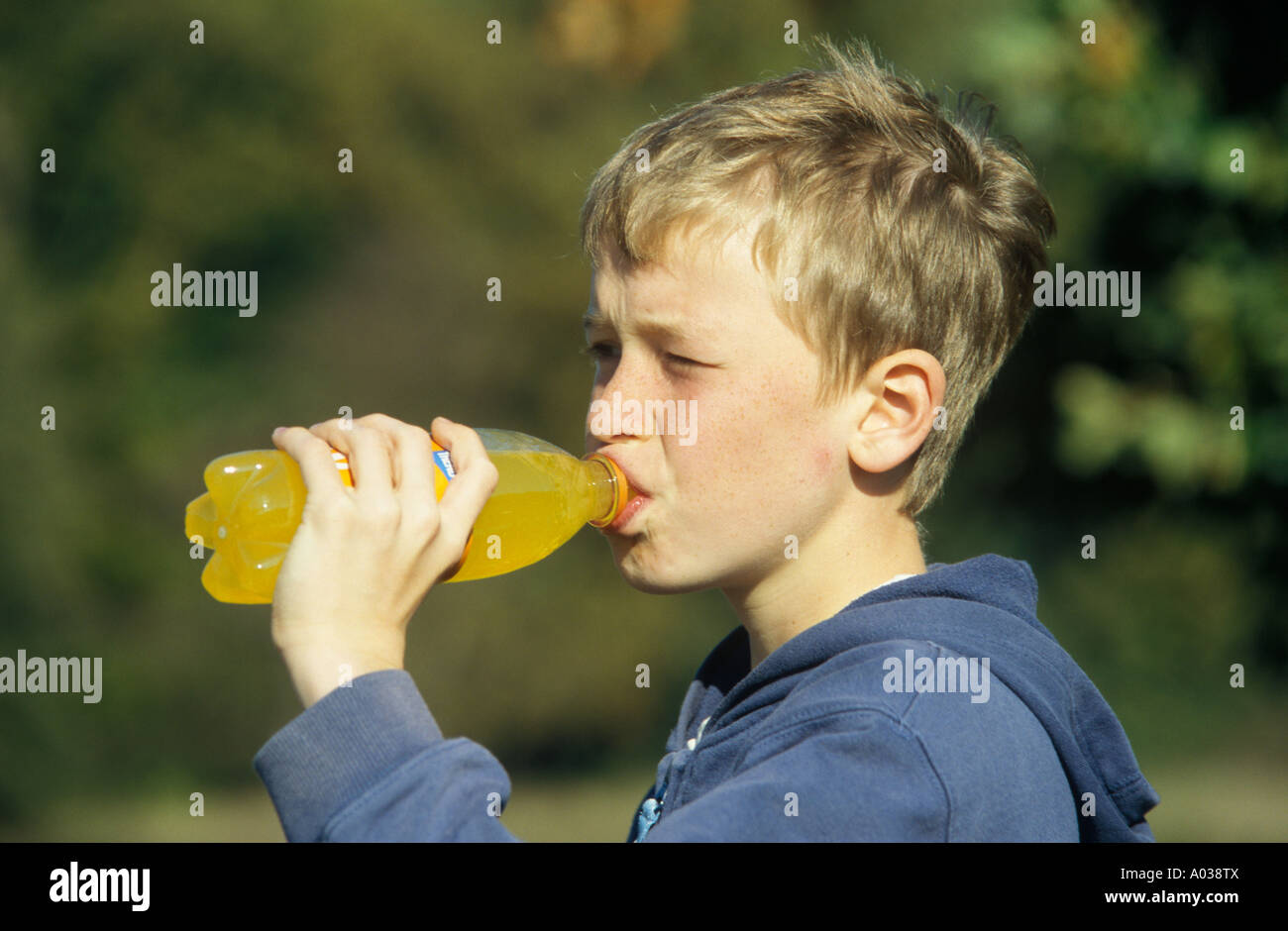 young boy drinking lemonade from a bottle Stock Photo - Alamy